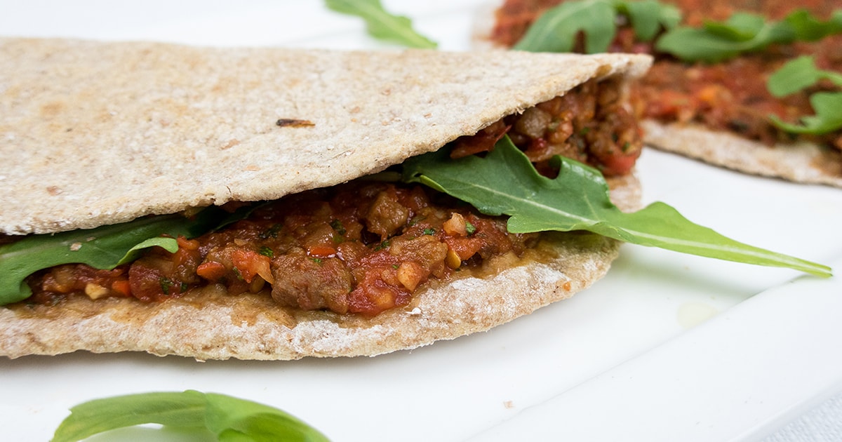 Turkish pizza recipe with plant meat & whole grain bottom
